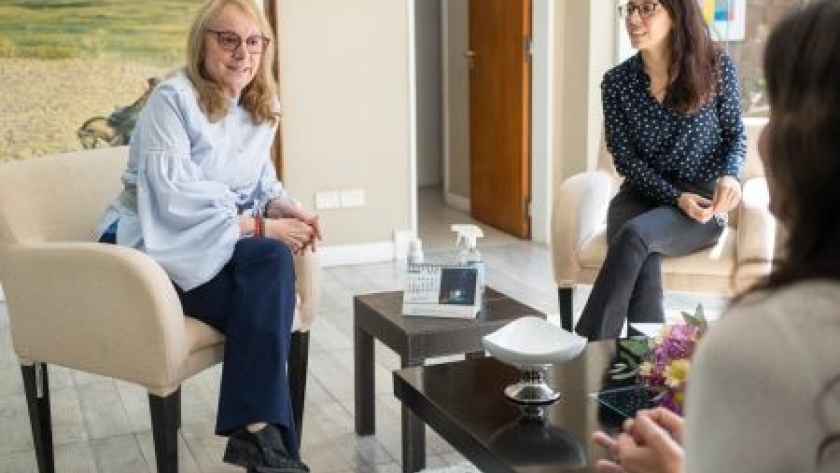 Alicia recibió en Casa de Gobierno a Julia Rosemberg, autora del libro ...