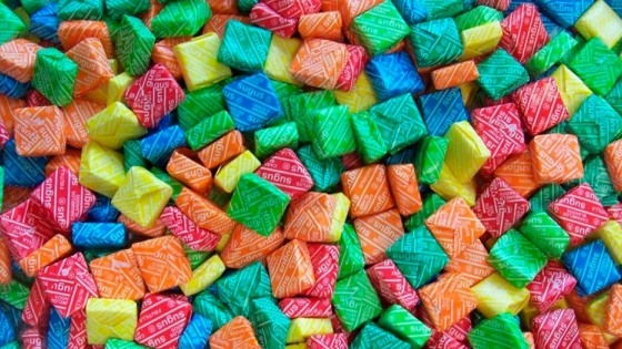 Por qué el Sugus de ananá es azul | Agroempresario.com