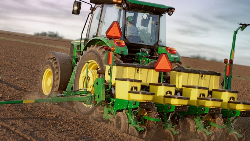 Comenzaron tareas de labranza primaria en el Parque Hortícola N° 1 ...